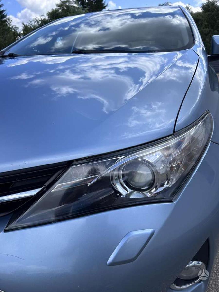 Blue Toyota Auris 2013 in Ukmerge, with an engine capacity of 1.60 L and mileage of 207 thousand km for 7999 €, photo 15 on AUTOMOTO.COM.LV