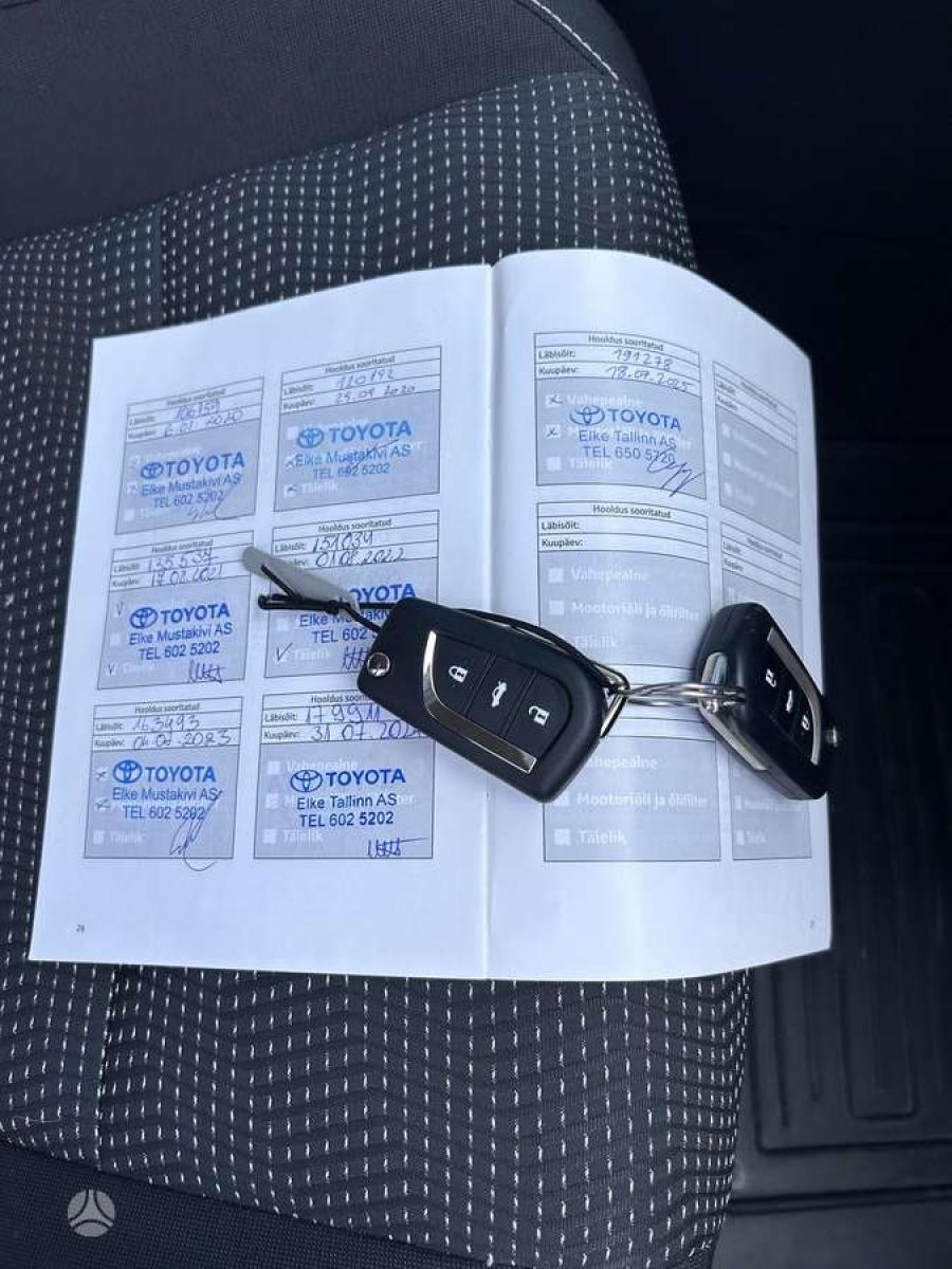 Blue Toyota Auris 2013 in Ukmerge, with an engine capacity of 1.60 L and mileage of 207 thousand km for 7999 €, photo 16 on AUTOMOTO.COM.LV