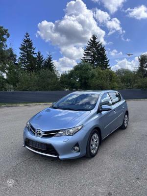 Blue Toyota Auris 2013 in Ukmerge, with an engine capacity of 1.60 L and mileage of 207 thousand km for 7999 €, photo 20 on AUTOMOTO.COM.LV