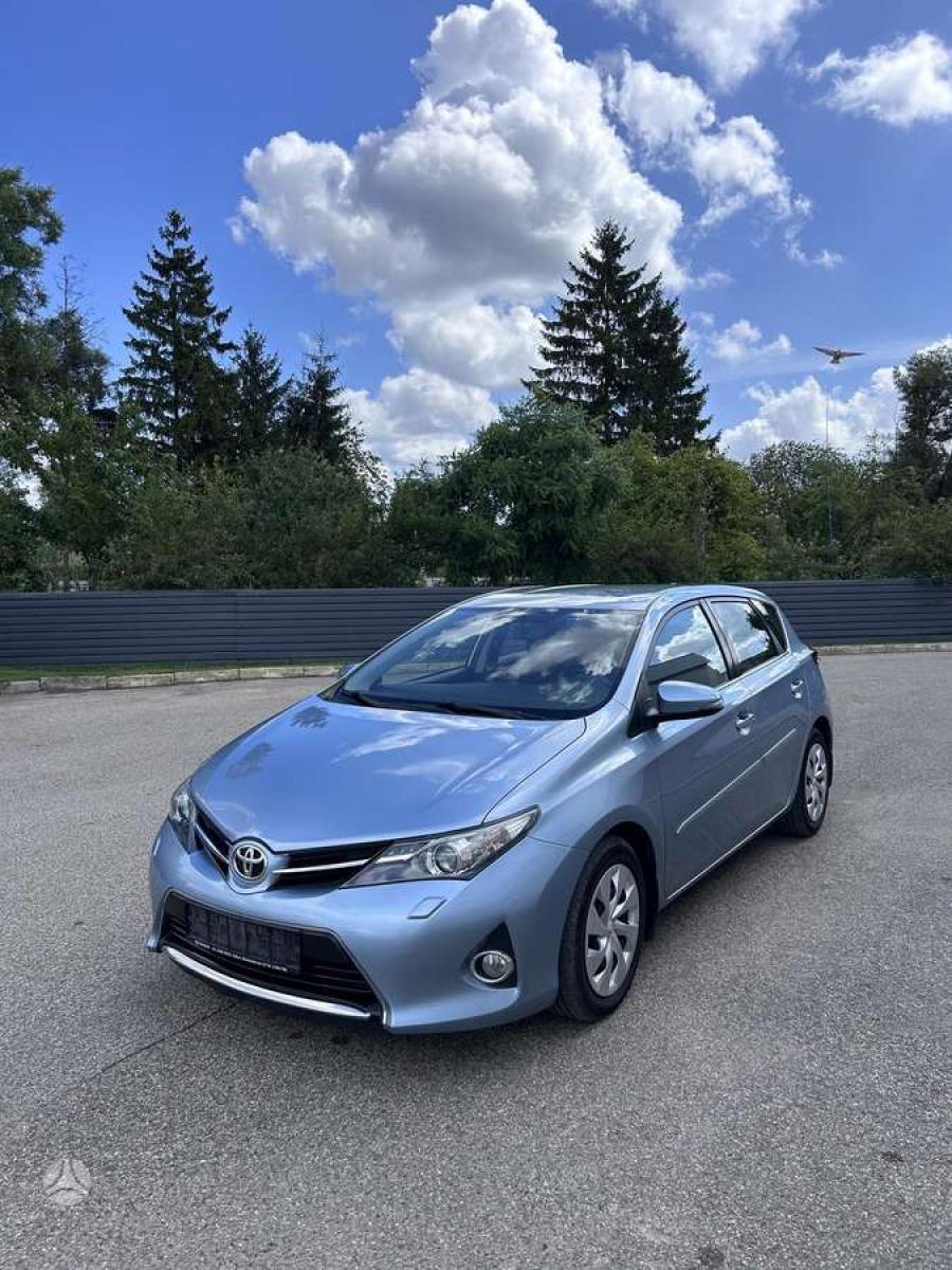 Blue Toyota Auris 2013 in Ukmerge, with an engine capacity of 1.60 L and mileage of 207 thousand km for 7999 €, photo 20 on AUTOMOTO.COM.LV