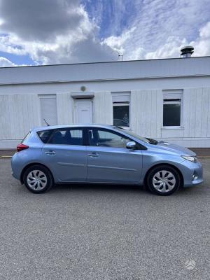 Blue Toyota Auris 2013 in Ukmerge, with an engine capacity of 1.60 L and mileage of 207 thousand km for 7999 €, photo 22 on AUTOMOTO.COM.LV