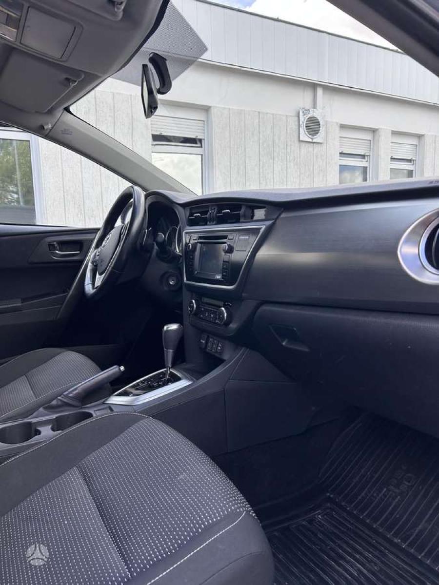Blue Toyota Auris 2013 in Ukmerge, with an engine capacity of 1.60 L and mileage of 207 thousand km for 7999 €, photo 30 on AUTOMOTO.COM.LV