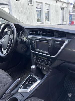 Blue Toyota Auris 2013 in Ukmerge, with an engine capacity of 1.60 L and mileage of 207 thousand km for 7999 €, photo 33 on AUTOMOTO.COM.LV