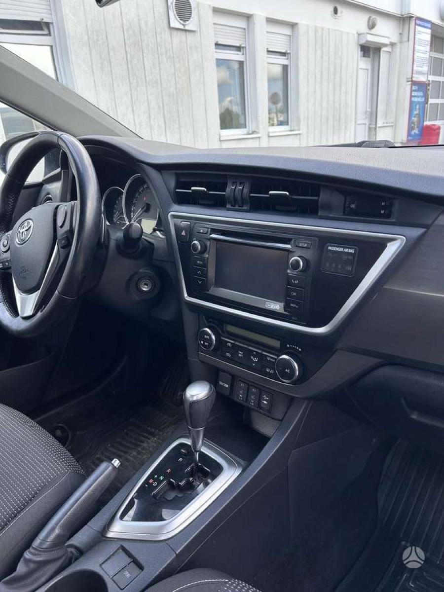 Blue Toyota Auris 2013 in Ukmerge, with an engine capacity of 1.60 L and mileage of 207 thousand km for 7999 €, photo 33 on AUTOMOTO.COM.LV