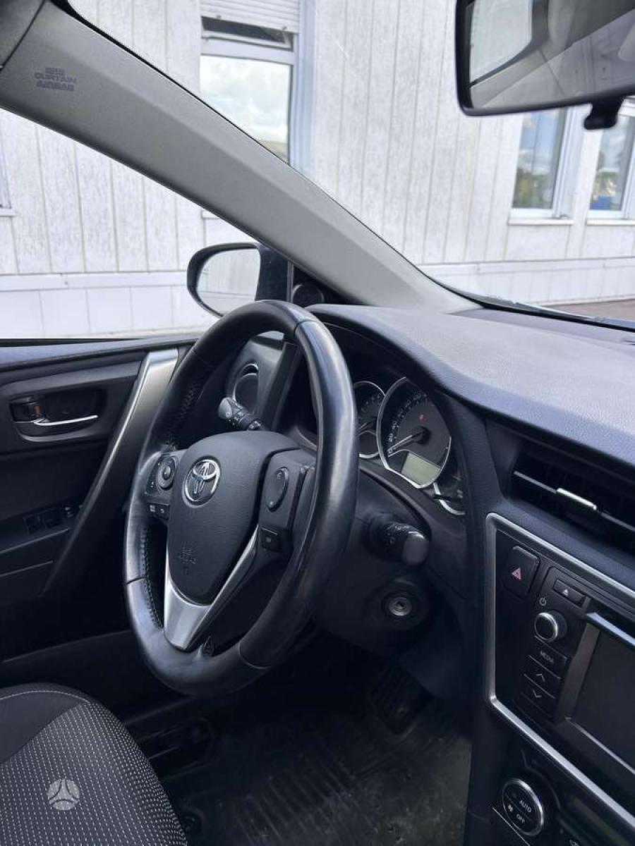 Blue Toyota Auris 2013 in Ukmerge, with an engine capacity of 1.60 L and mileage of 207 thousand km for 7999 €, photo 34 on AUTOMOTO.COM.LV