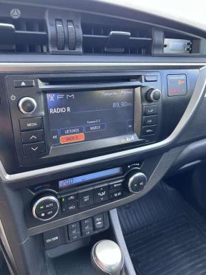 Blue Toyota Auris 2013 in Ukmerge, with an engine capacity of 1.60 L and mileage of 207 thousand km for 7999 €, photo 45 on AUTOMOTO.COM.LV