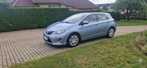 Zils Toyota Auris 2013 Viļņa, ar dzinēja tilpumu 1.36 L un nobraukumu 208 tūkst. km par 6200 €, foto 1 vietnē AUTOMOTO.COM.LV