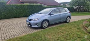 Zils Toyota Auris 2013 Viļņa, ar dzinēja tilpumu 1.36 L un nobraukumu 208 tūkst. km par 6200 €, foto  vietnē AUTOMOTO.COM.LV