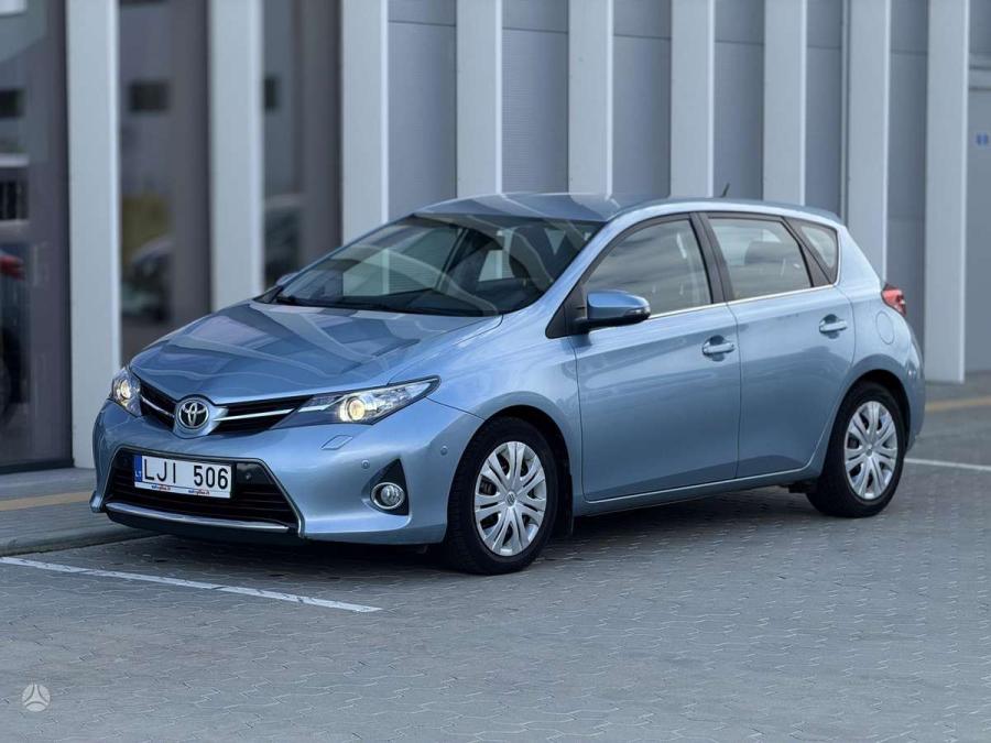 Blue Toyota Auris 2013 in Vilnius, with an engine capacity of 1.36 L and mileage of 209 thousand km for 5900 €, photo 1 on AUTOMOTO.COM.LV