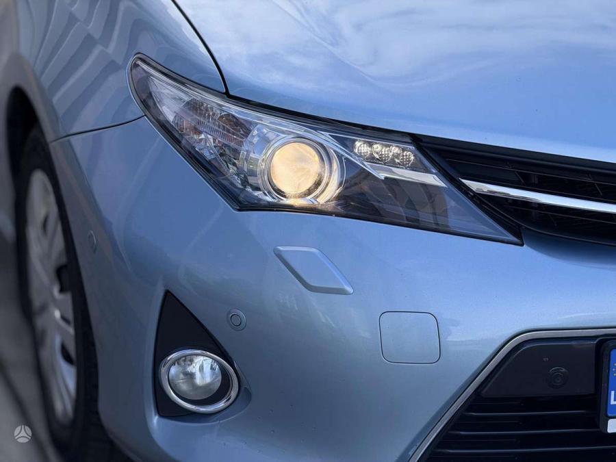 Blue Toyota Auris 2013 in Vilnius, with an engine capacity of 1.36 L and mileage of 209 thousand km for 5900 €, photo 6 on AUTOMOTO.COM.LV
