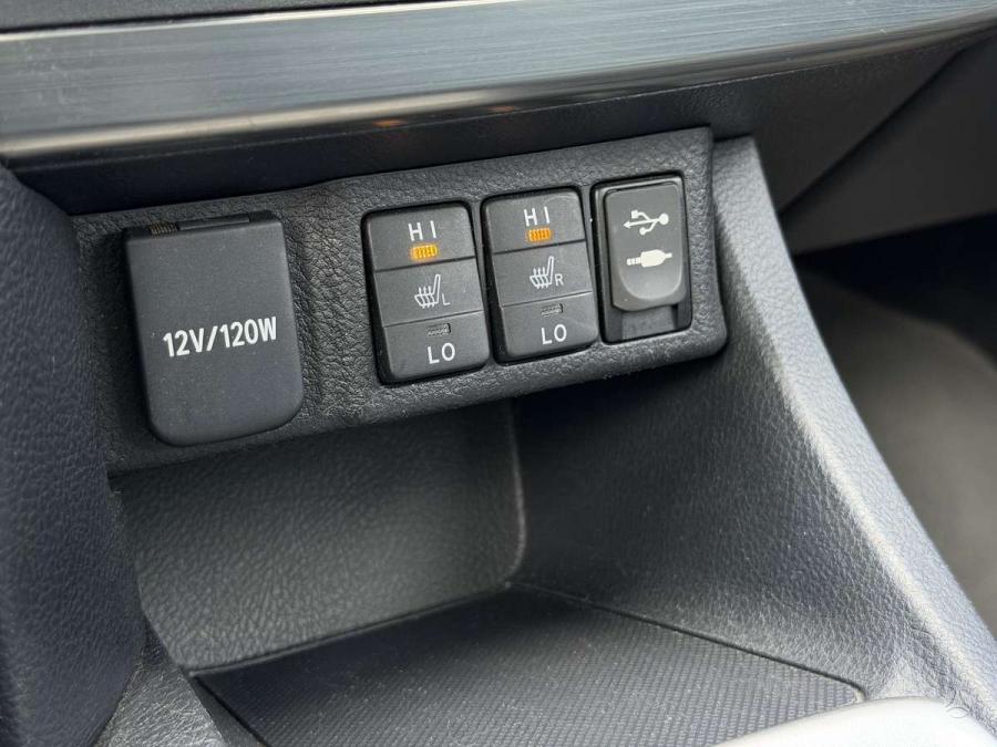 Blue Toyota Auris 2013 in Vilnius, with an engine capacity of 1.36 L and mileage of 209 thousand km for 5900 €, photo 15 on AUTOMOTO.COM.LV