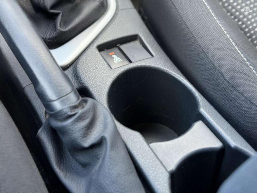 Blue Toyota Auris 2013 in Vilnius, with an engine capacity of 1.36 L and mileage of 209 thousand km for 5900 €, photo 17 on AUTOMOTO.COM.LV