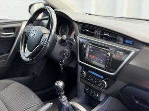 Blue Toyota Auris 2013 in Vilnius, with an engine capacity of 1.36 L and mileage of 209 thousand km for 5900 €, photo 20 on AUTOMOTO.COM.LV