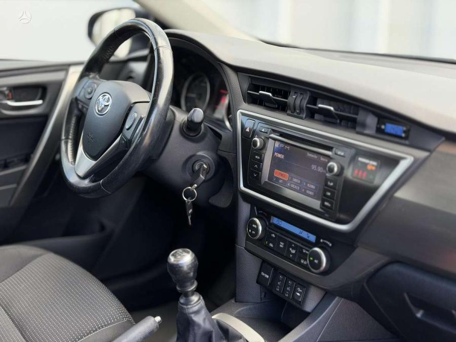 Blue Toyota Auris 2013 in Vilnius, with an engine capacity of 1.36 L and mileage of 209 thousand km for 5900 €, photo 20 on AUTOMOTO.COM.LV