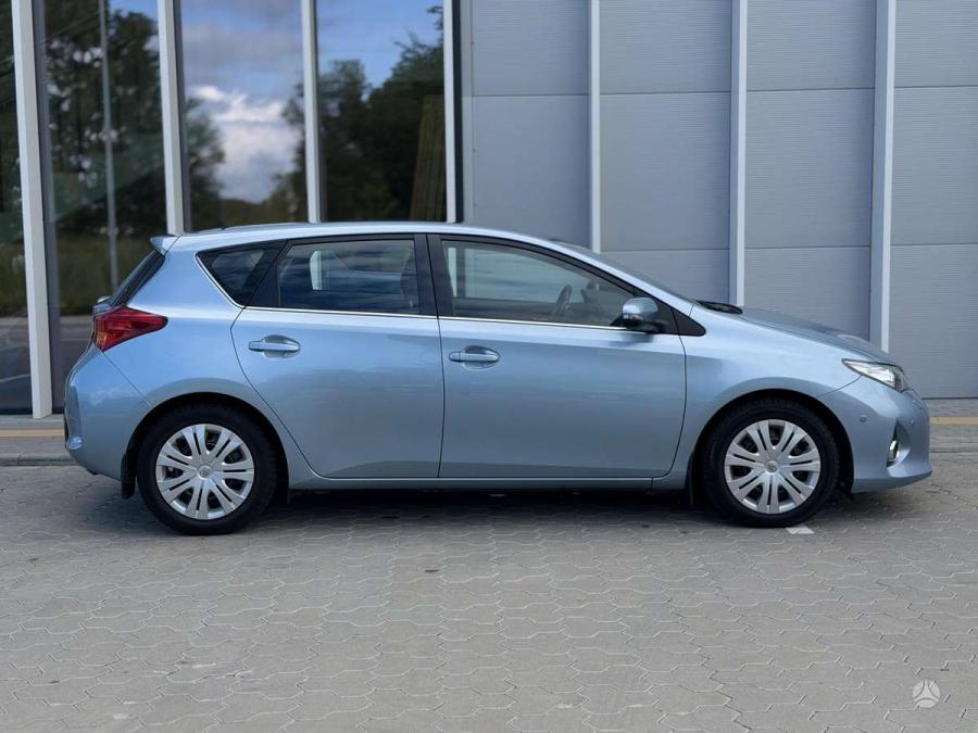 Blue Toyota Auris 2013 in Vilnius, with an engine capacity of 1.36 L and mileage of 209 thousand km for 5900 €, photo 21 on AUTOMOTO.COM.LV