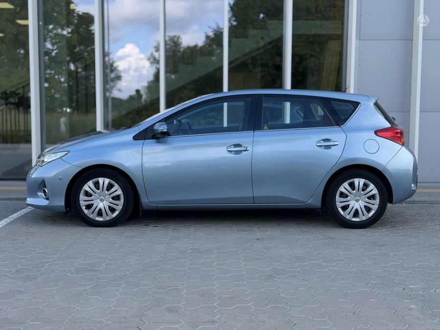 Blue Toyota Auris 2013 in Vilnius, with an engine capacity of 1.36 L and mileage of 209 thousand km for 5900 €, photo 22 on AUTOMOTO.COM.LV