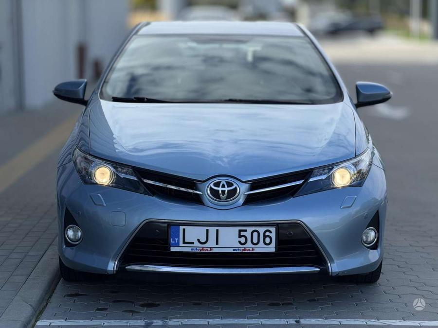 Blue Toyota Auris 2013 in Vilnius, with an engine capacity of 1.36 L and mileage of 209 thousand km for 5900 €, photo 25 on AUTOMOTO.COM.LV
