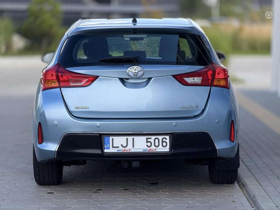 Blue Toyota Auris 2013 in Vilnius, with an engine capacity of 1.36 L and mileage of 209 thousand km for 5900 €, photo 26 on AUTOMOTO.COM.LV