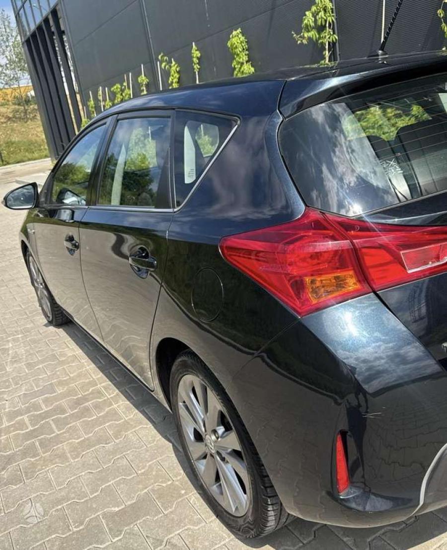 Zils Toyota Auris 2014 Viļņa, ar dzinēja tilpumu 1.80 L un nobraukumu 230 tūkst. km par 8999 €, foto 3 vietnē AUTOMOTO.COM.LV