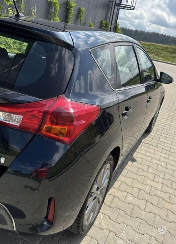 Zils Toyota Auris 2014 Viļņa, ar dzinēja tilpumu 1.80 L un nobraukumu 230 tūkst. km par 8999 €, foto 3 vietnē AUTOMOTO.COM.LV