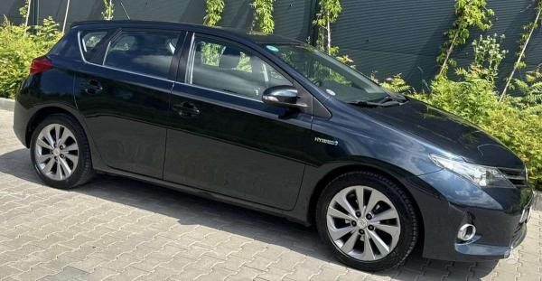 Zils Toyota Auris 2014 Viļņa, ar dzinēja tilpumu 1.80 L un nobraukumu 230 tūkst. km par 8999 €, foto 5 vietnē AUTOMOTO.COM.LV