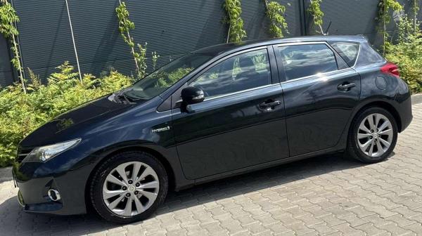 Zils Toyota Auris 2014 Viļņa, ar dzinēja tilpumu 1.80 L un nobraukumu 230 tūkst. km par 8999 €, foto 8 vietnē AUTOMOTO.COM.LV