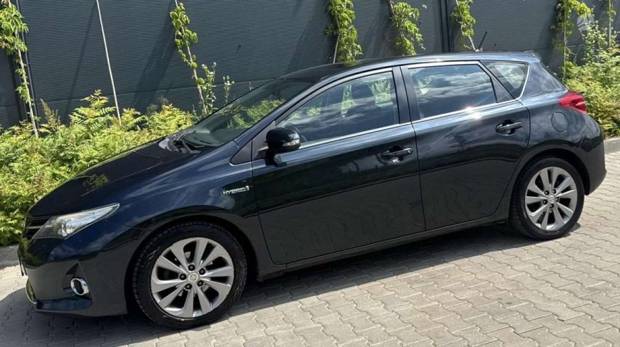 Zils Toyota Auris 2014 Viļņa, ar dzinēja tilpumu 1.80 L un nobraukumu 230 tūkst. km par 8999 €, foto 9 vietnē AUTOMOTO.COM.LV