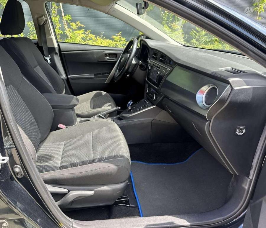 Zils Toyota Auris 2014 Viļņa, ar dzinēja tilpumu 1.80 L un nobraukumu 230 tūkst. km par 8999 €, foto 10 vietnē AUTOMOTO.COM.LV