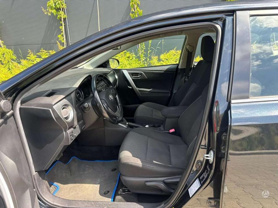 Zils Toyota Auris 2014 Viļņa, ar dzinēja tilpumu 1.80 L un nobraukumu 230 tūkst. km par 8999 €, foto 14 vietnē AUTOMOTO.COM.LV