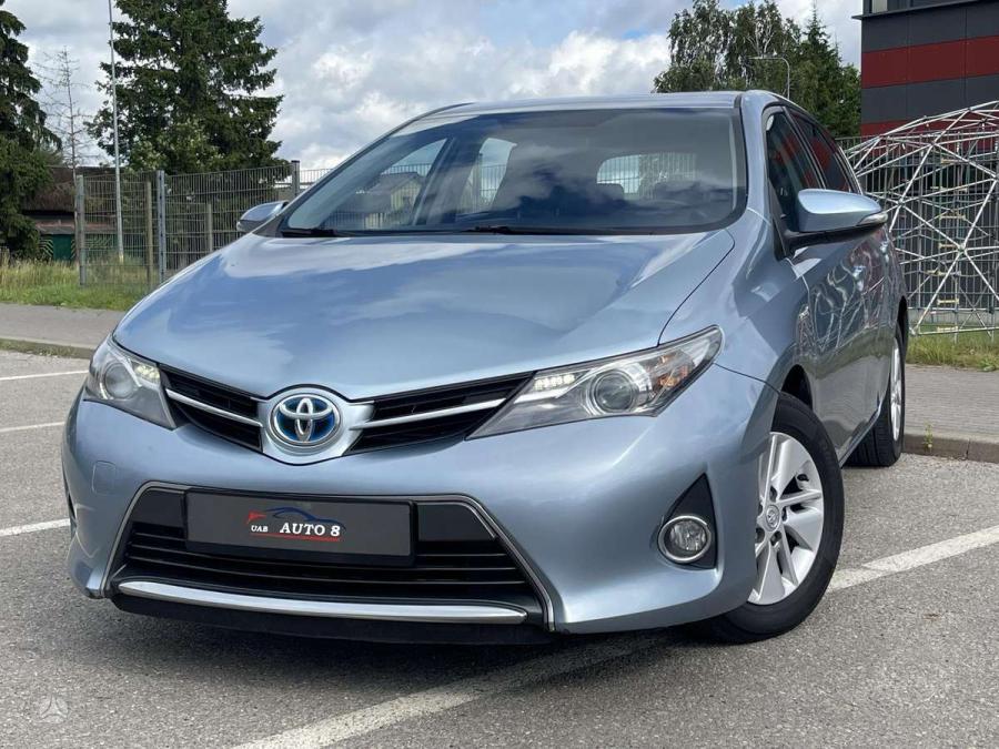 Blue Toyota Auris 2014 in Vilnius, with an engine capacity of 1.80 L and mileage of 275 thousand km for 8500 €, photo 7 on AUTOMOTO.COM.LV
