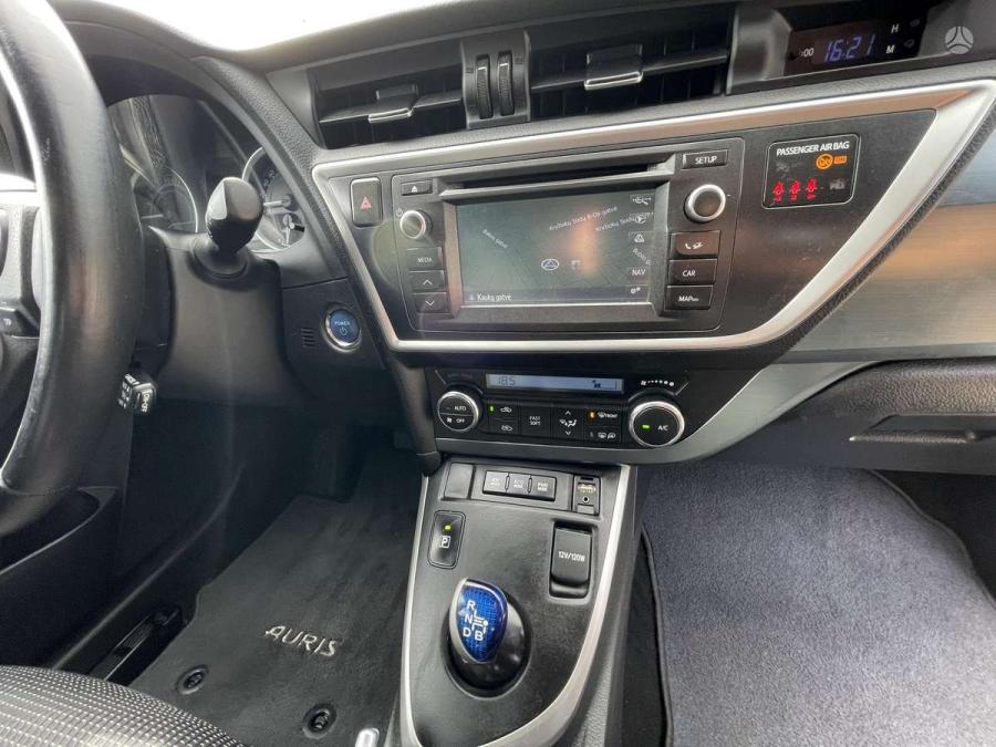 Blue Toyota Auris 2014 in Vilnius, with an engine capacity of 1.80 L and mileage of 275 thousand km for 8500 €, photo 23 on AUTOMOTO.COM.LV