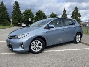 Zils Toyota Auris 2014 Viļņa, ar dzinēja tilpumu 1.80 L un nobraukumu 275 tūkst. km par 8800 €, foto  vietnē AUTOMOTO.COM.LV