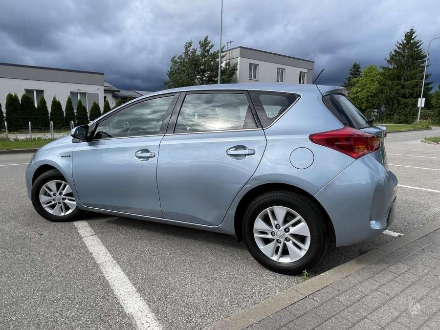 Blue Toyota Auris 2014 in Vilnius, with an engine capacity of 1.80 L and mileage of 275 thousand km for 8800 €, photo 6 on AUTOMOTO.COM.LV