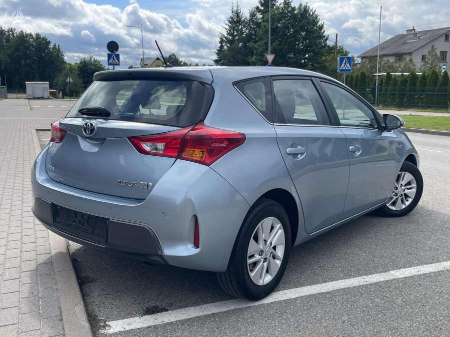 Zils Toyota Auris 2014 Viļņa, ar dzinēja tilpumu 1.80 L un nobraukumu 270 tūkst. km par 8600 €, foto 3 vietnē AUTOMOTO.COM.LV