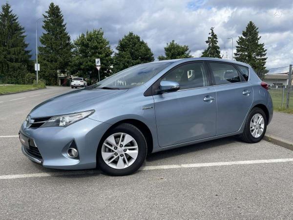 Zils Toyota Auris 2014 Viļņa, ar dzinēja tilpumu 1.80 L un nobraukumu 270 tūkst. km par 8600 €, foto 4 vietnē AUTOMOTO.COM.LV