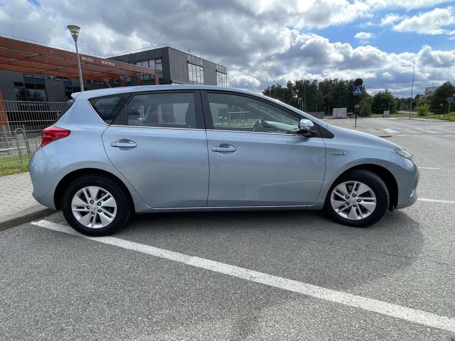 Zils Toyota Auris 2014 Viļņa, ar dzinēja tilpumu 1.80 L un nobraukumu 270 tūkst. km par 8600 €, foto 7 vietnē AUTOMOTO.COM.LV