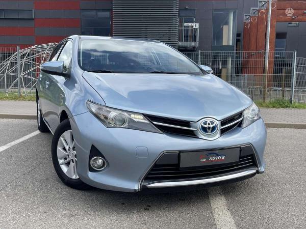 Blue Toyota Auris 2014 in Vilnius, with an engine capacity of 1.80 L and mileage of 270 thousand km for 8690 €, photo 7 on AUTOMOTO.COM.LV