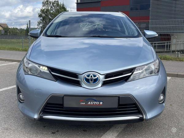 Blue Toyota Auris 2014 in Vilnius, with an engine capacity of 1.80 L and mileage of 270 thousand km for 8690 €, photo 9 on AUTOMOTO.COM.LV