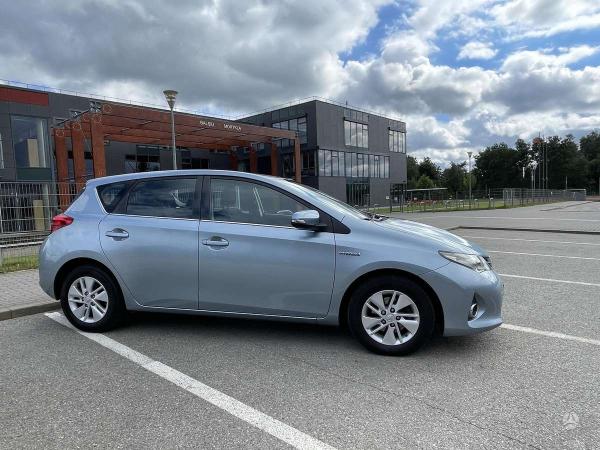 Zils Toyota Auris 2014 Viļņa, ar dzinēja tilpumu 1.80 L un nobraukumu 270 tūkst. km par 8550 €, foto 3 vietnē AUTOMOTO.COM.LV