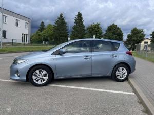 Blue Toyota Auris 2014 in Vilnius, with an engine capacity of 1.80 L and mileage of 270 thousand km for 8550 €, photo 5 on AUTOMOTO.COM.LV