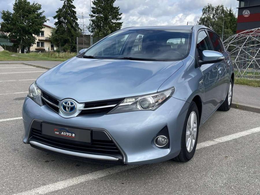 Blue Toyota Auris 2014 in Vilnius, with an engine capacity of 1.80 L and mileage of 270 thousand km for 8550 €, photo 6 on AUTOMOTO.COM.LV