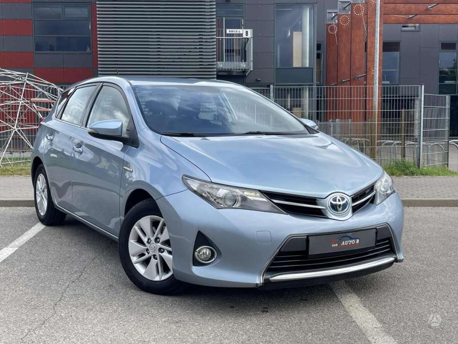 Blue Toyota Auris 2014 in Vilnius, with an engine capacity of 1.80 L and mileage of 270 thousand km for 8550 €, photo 7 on AUTOMOTO.COM.LV