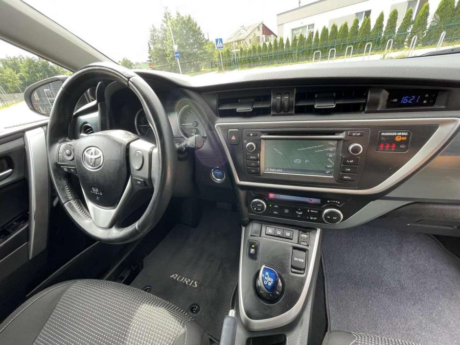 Blue Toyota Auris 2014 in Vilnius, with an engine capacity of 1.80 L and mileage of 270 thousand km for 8550 €, photo 24 on AUTOMOTO.COM.LV