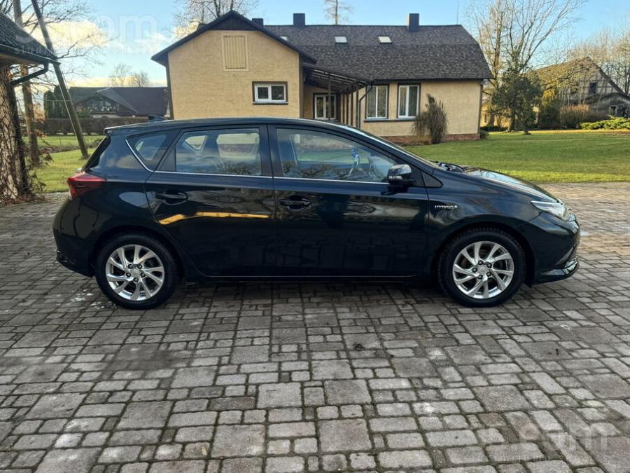 Zils Toyota Auris 2015 Rīga, ar dzinēja tilpumu 1.80 L un nobraukumu 233 tūkst. km par 8950 €, foto 3 vietnē AUTOMOTO.COM.LV