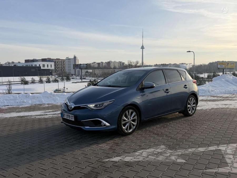 Zils Toyota Auris 2015 Viļņa, ar dzinēja tilpumu 1.80 L un nobraukumu 200 tūkst. km par 6000 €, foto 1 vietnē AUTOMOTO.COM.LV