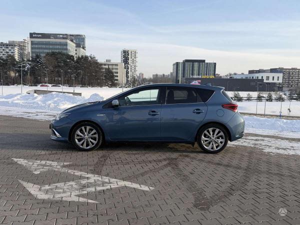 Zils Toyota Auris 2015 Viļņa, ar dzinēja tilpumu 1.80 L un nobraukumu 200 tūkst. km par 6000 €, foto 3 vietnē AUTOMOTO.COM.LV