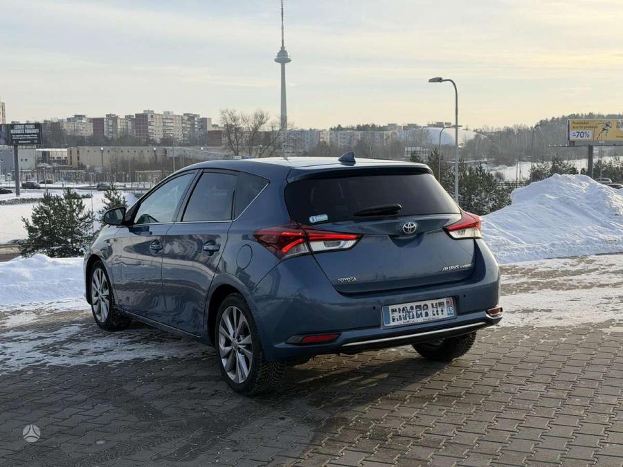Zils Toyota Auris 2015 Viļņa, ar dzinēja tilpumu 1.80 L un nobraukumu 200 tūkst. km par 6000 €, foto 4 vietnē AUTOMOTO.COM.LV