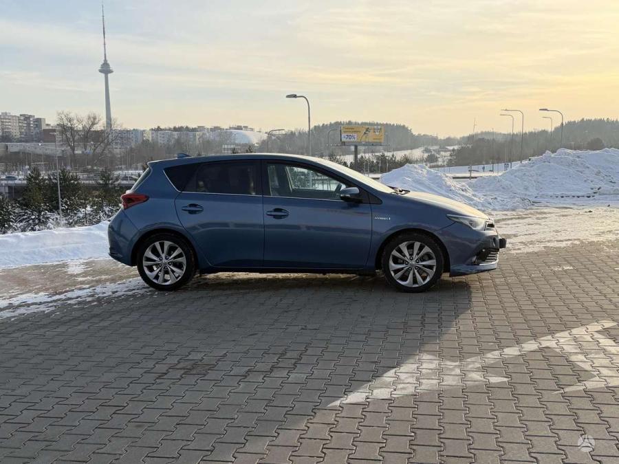 Zils Toyota Auris 2015 Viļņa, ar dzinēja tilpumu 1.80 L un nobraukumu 200 tūkst. km par 6000 €, foto 8 vietnē AUTOMOTO.COM.LV