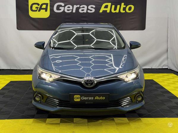 Zils Toyota Auris 2015 Viļņa, ar dzinēja tilpumu 1.20 L un nobraukumu 71 tūkst. km par 8290 €, foto 2 vietnē AUTOMOTO.COM.LV