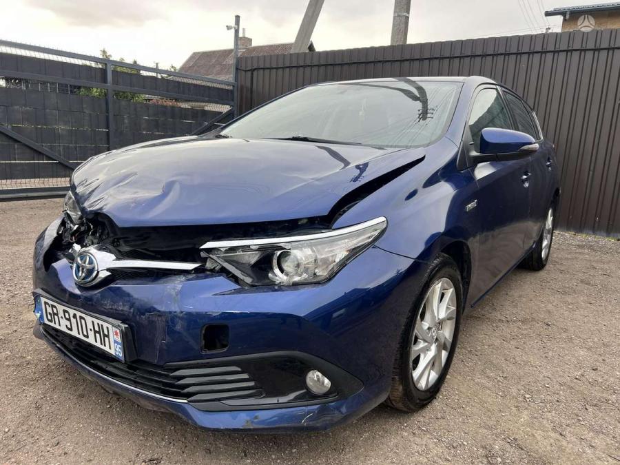Blue Toyota Auris 2015 in Kaunas, with an engine capacity of 1.80 L and mileage of 277 thousand km for 4400 €, photo 1 on AUTOMOTO.COM.LV